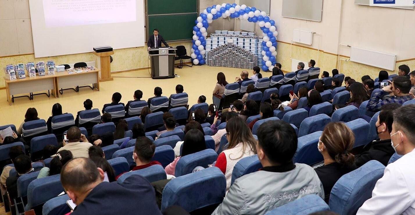 Duuren Life 40 сургуульд физикийн хичээлийн хэрэглэгдэхүүн өгөв